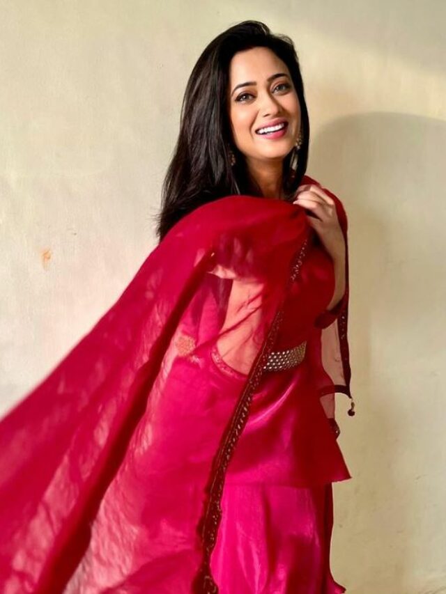 Shweta Tiwari is a sight to behold in pink salwar kameez